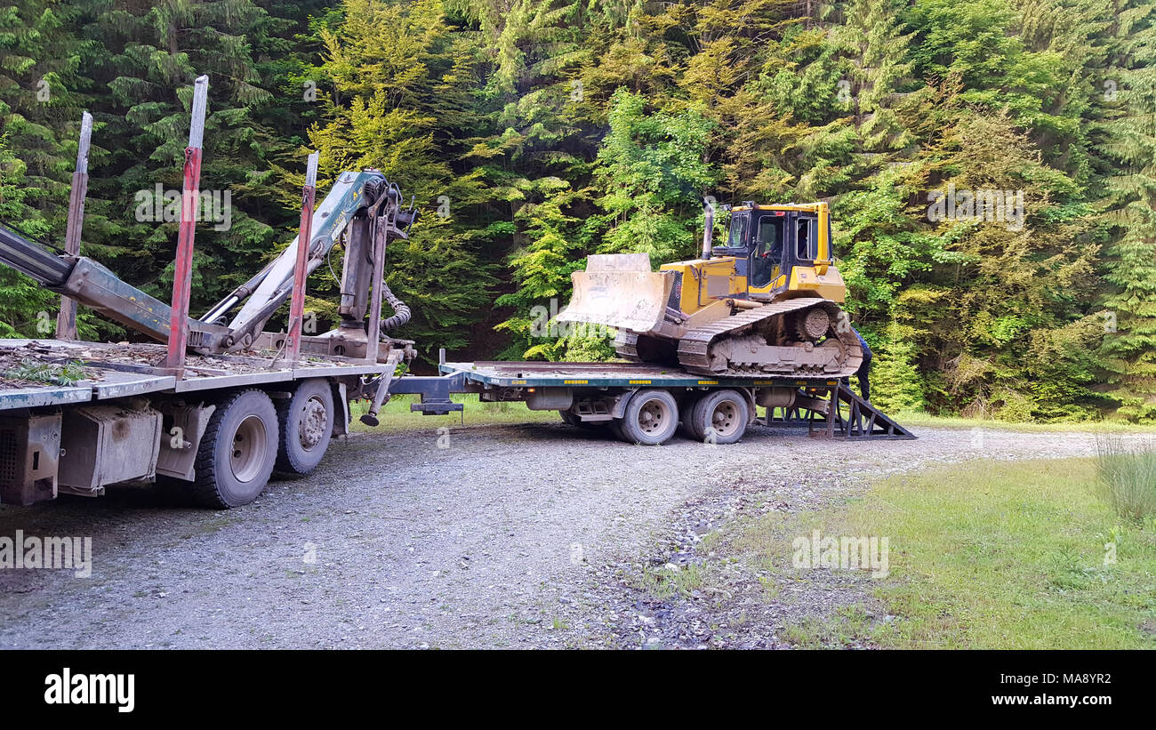 Bulldozer is ready to work Stock Photo - Alamy