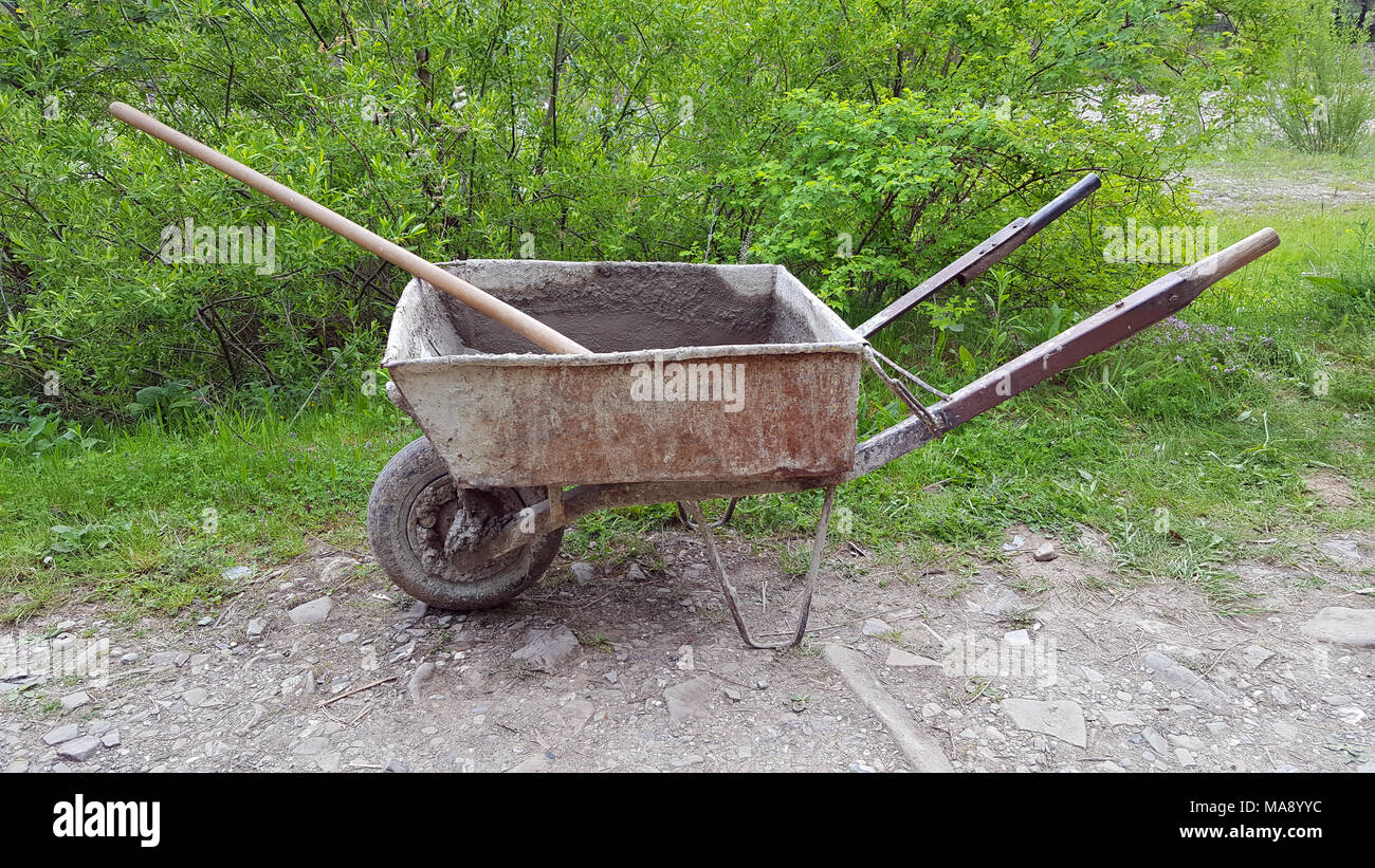 Masonry bee hi-res stock photography and images - Alamy