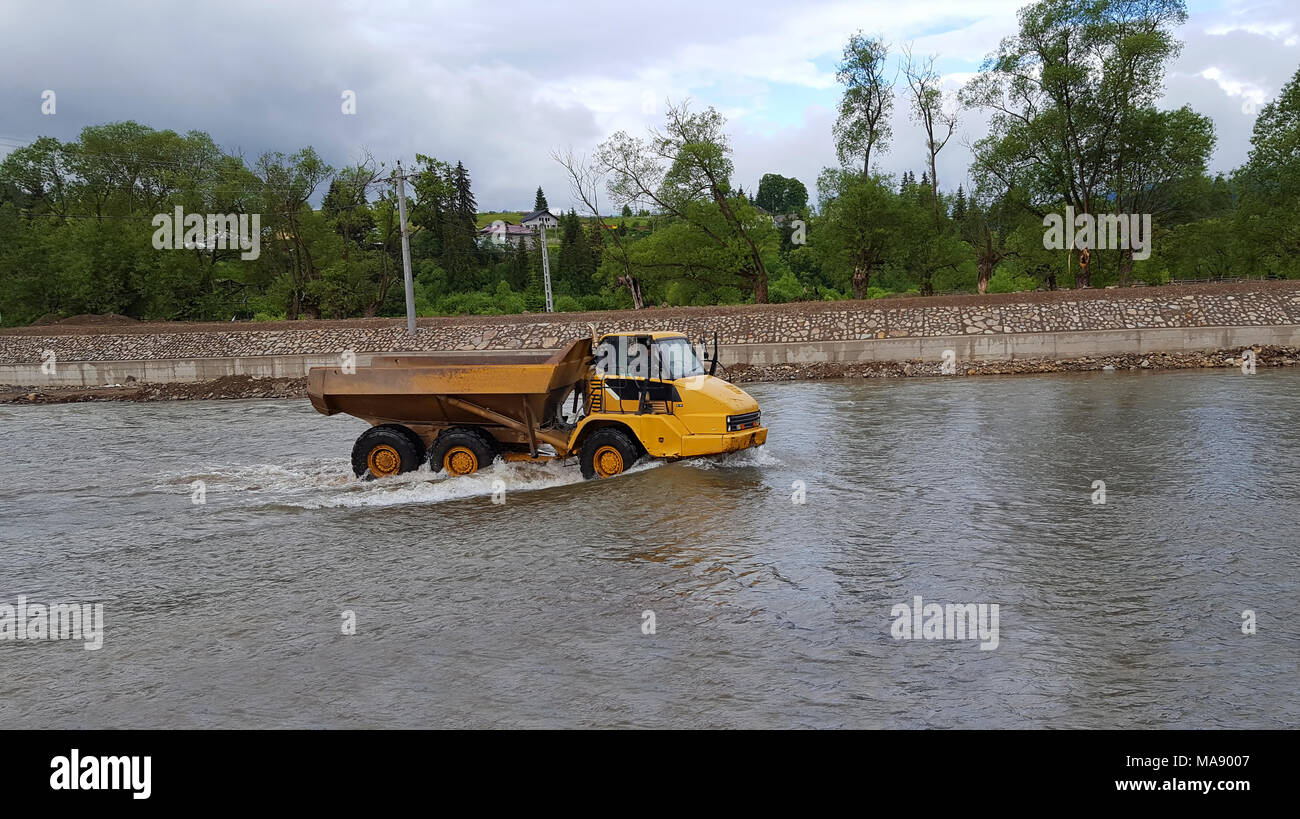 Dump truck in water Stock Photo - Alamy