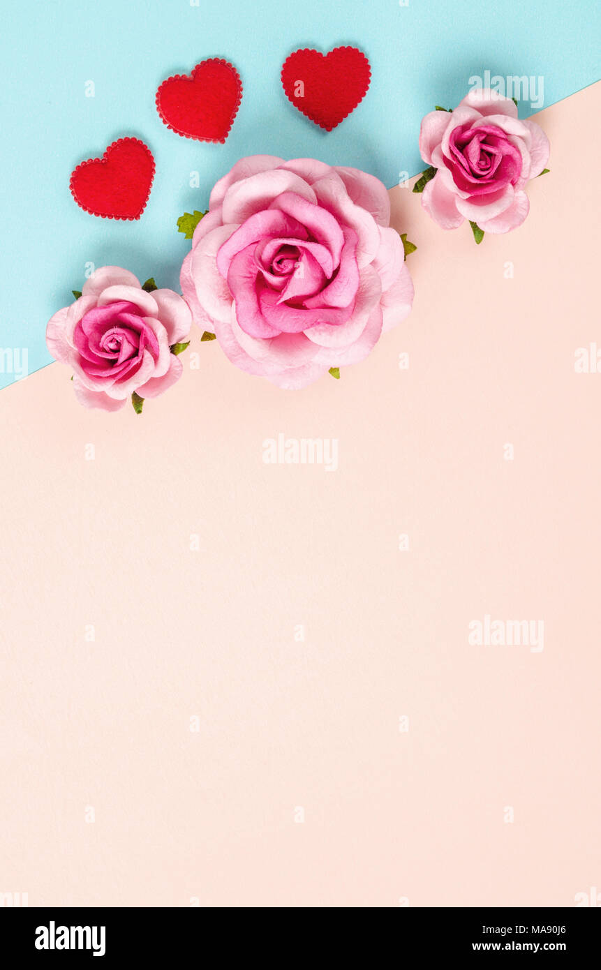 Blank paper note and roses on color paper background Stock Photo - Alamy