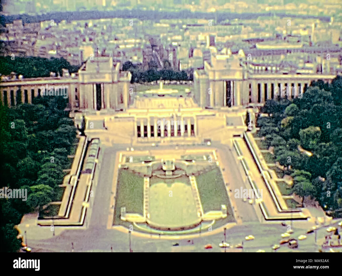 Palais de Chaillot palace in the 70s with Jardins du Trocadero from ...