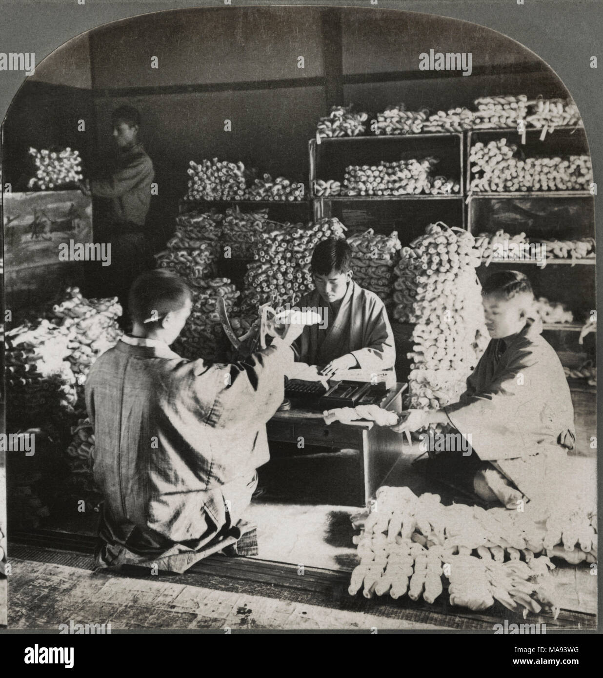 Textile Workers 1900s Stock Photos & Textile Workers 1900s Stock Images ...
