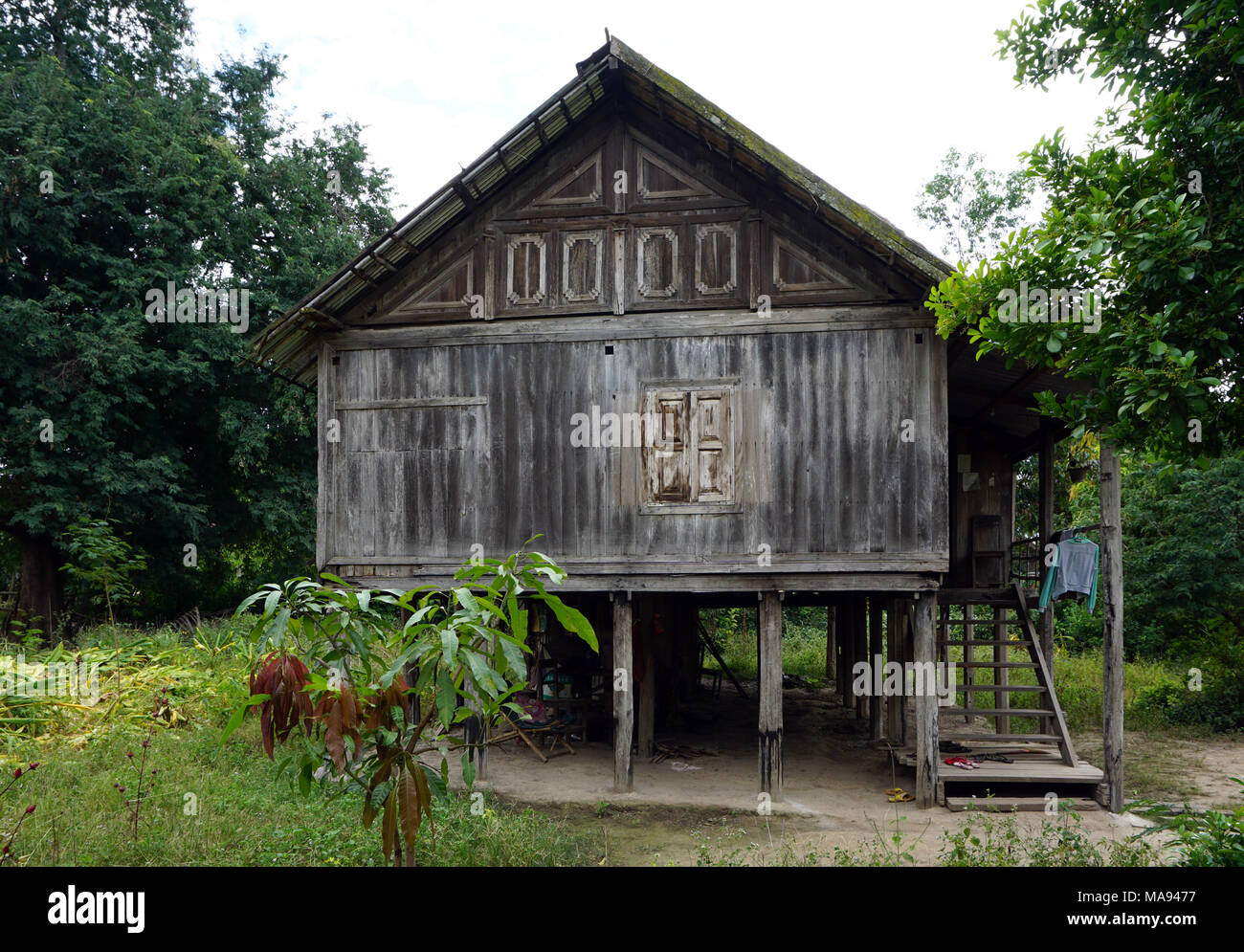 Traditional house myanmar village hi-res stock photography and images ...