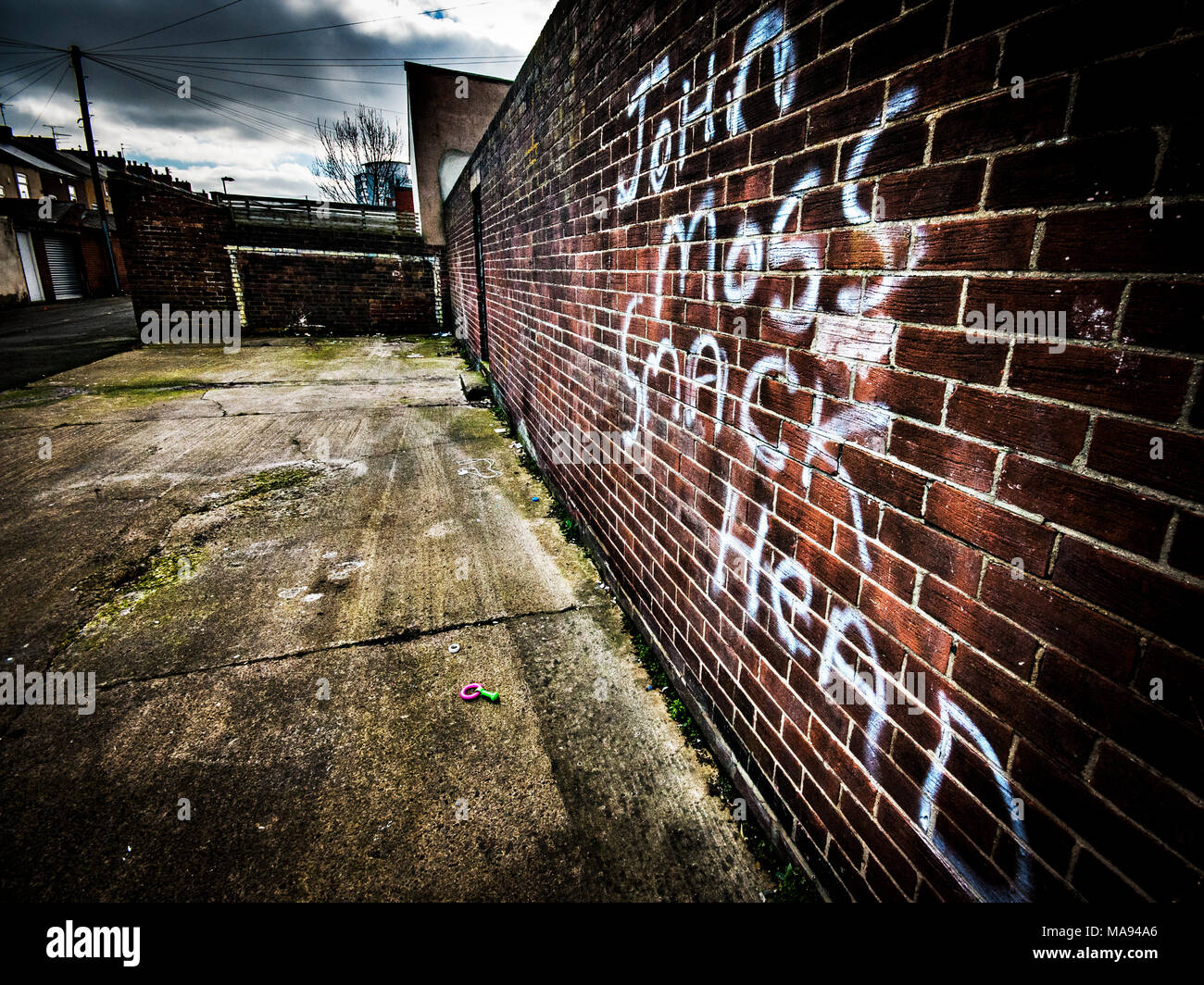 Graffiti daubed wall hi-res stock photography and images - Alamy