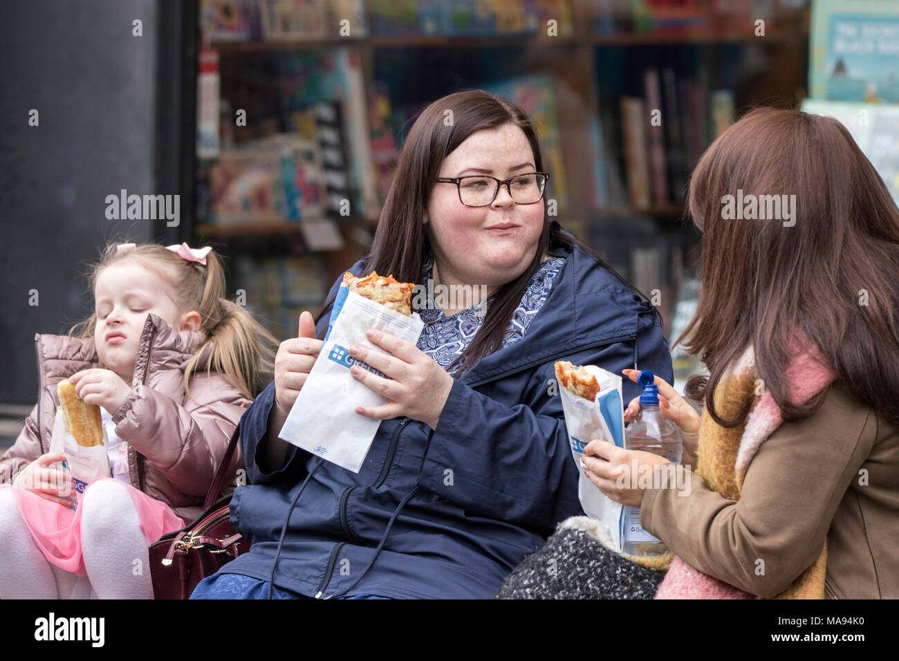 Overweight Girl Eat Stock Photos & Overweight Girl Eat Stock Images - Alamy