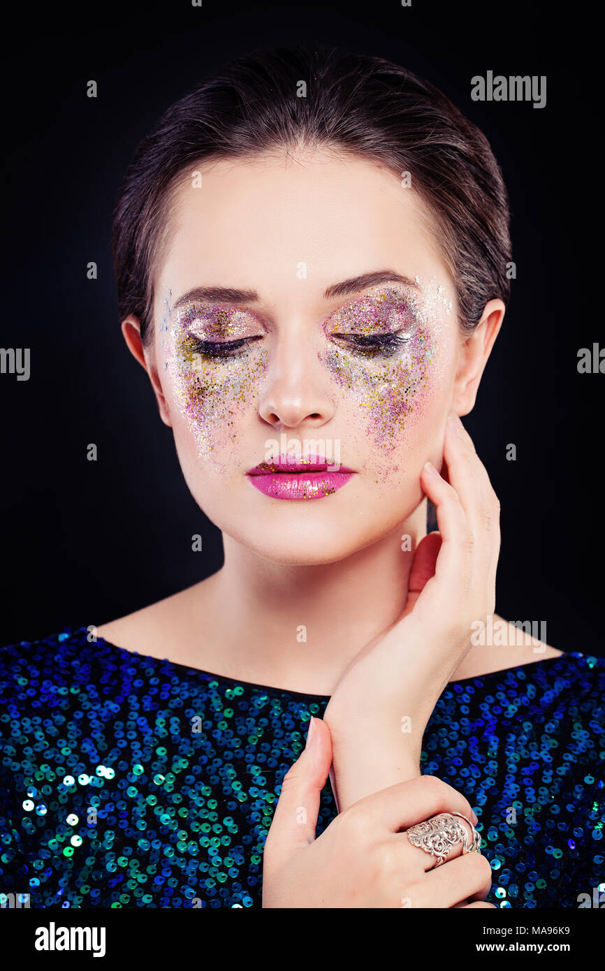 Female beauty eyeshadow glitter hi-res stock photography and images - Alamy