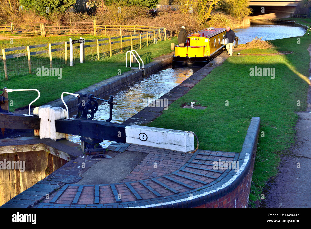 Narrow canal lock hi-res stock photography and images - Alamy