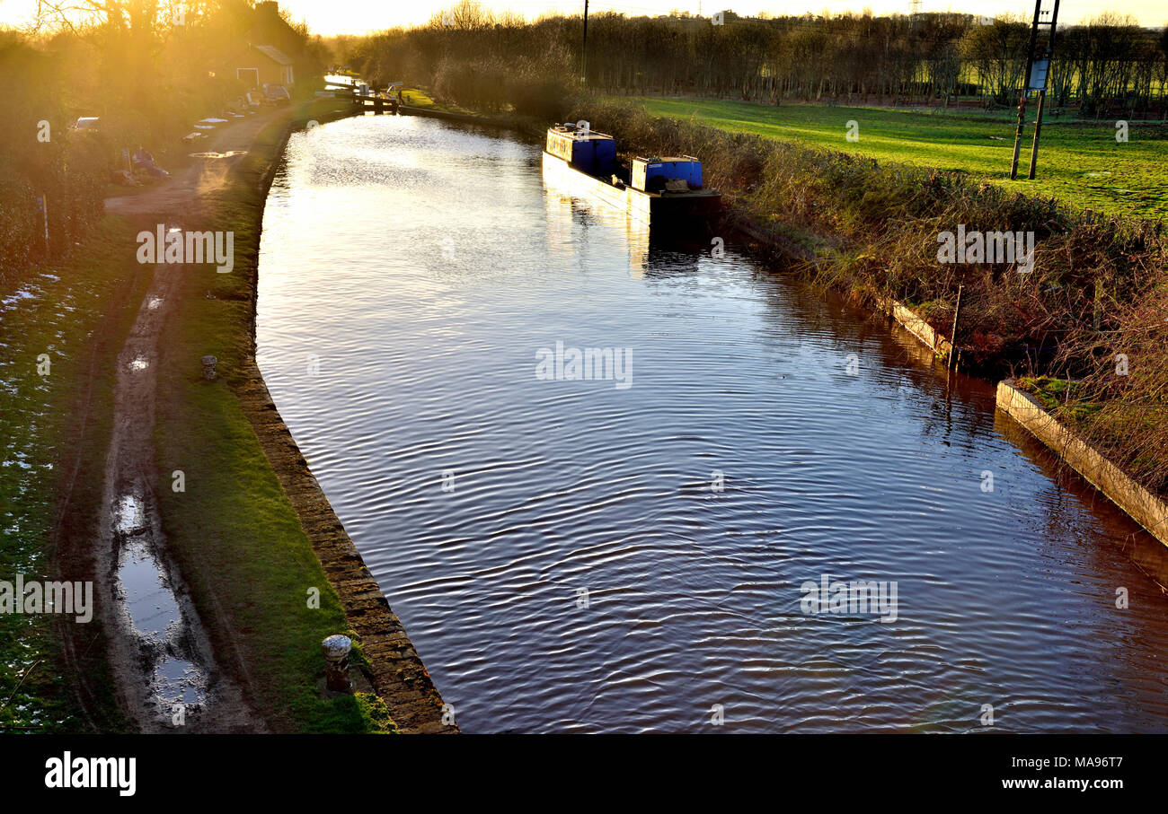 Worcester and Birmingham Canal near Worcester, UK Stock Photo - Alamy