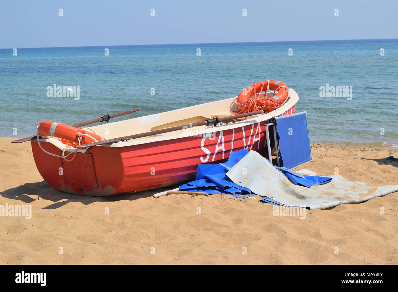 Lifeguard lifeguard lifeboat life boat rescue hi-res stock photography ...