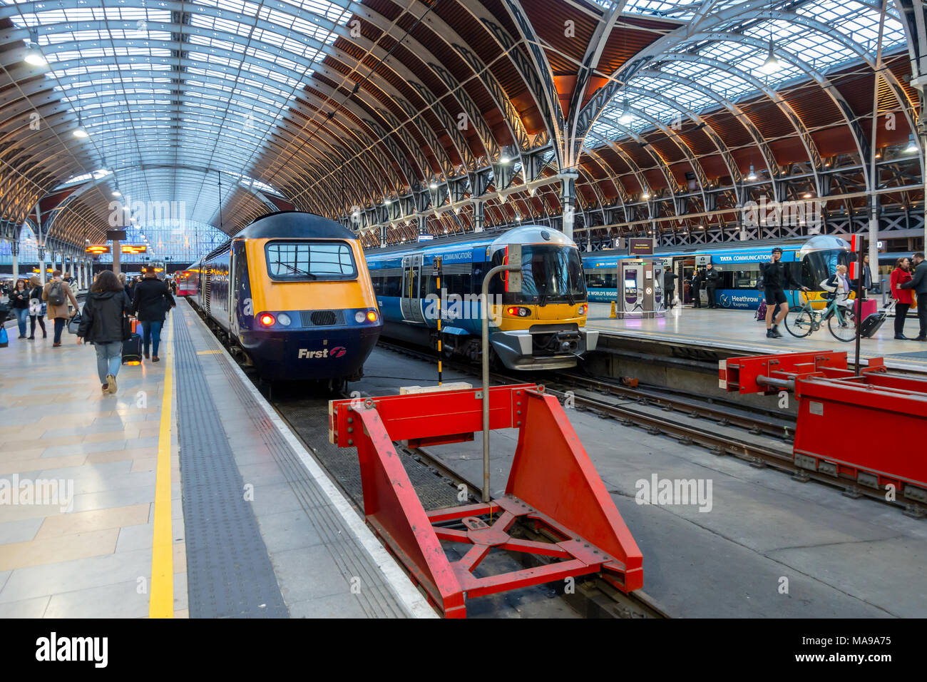 Railway end line buffers hi-res stock photography and images - Alamy