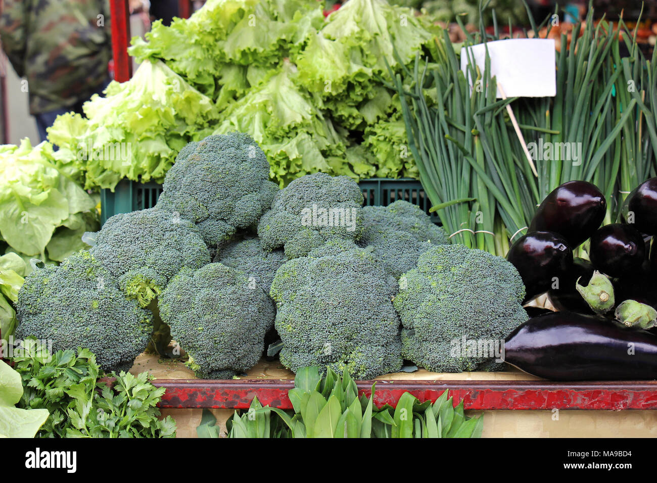 Pile fresh green broccoli hi-res stock photography and images - Alamy