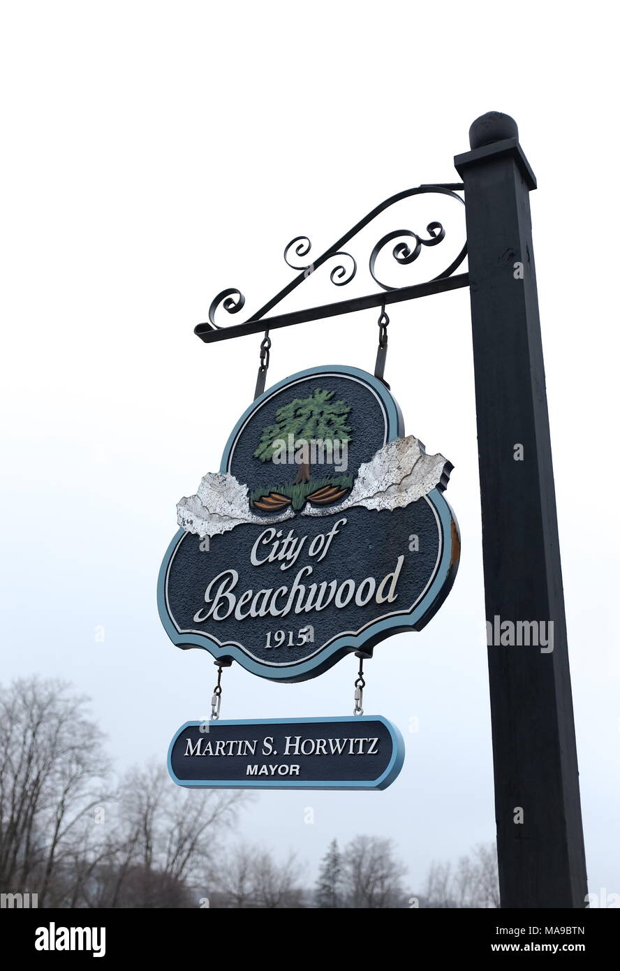 City of beachwood signage hi-res stock photography and images - Alamy