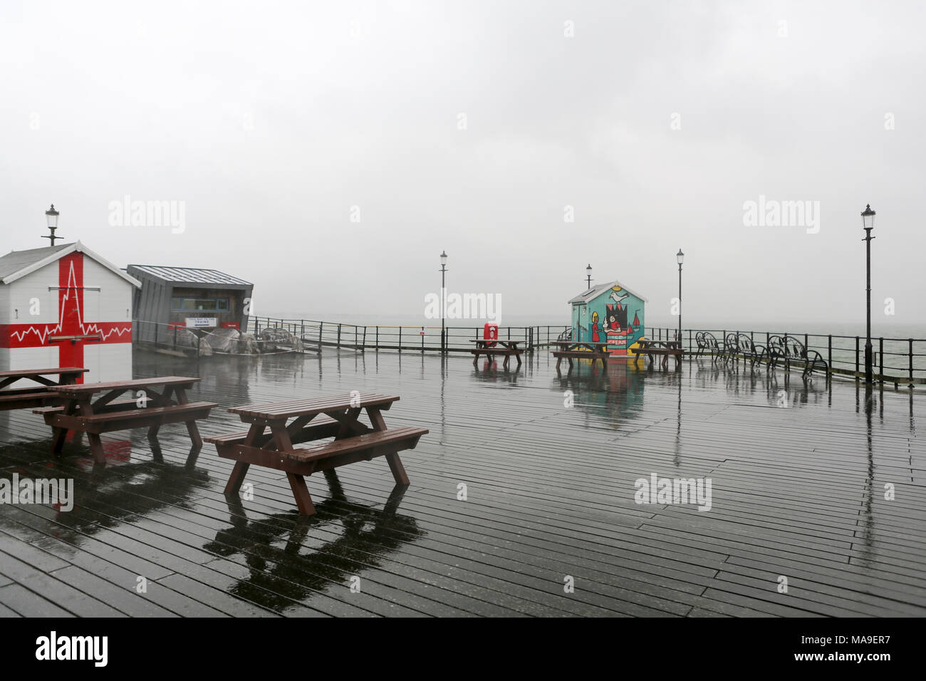 Southend, UK. 30th March, 2018. UK Weather: A wet and cold Good Friday ...