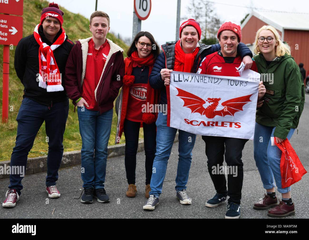 Pictured with the welsh cup hi-res stock photography and images - Alamy