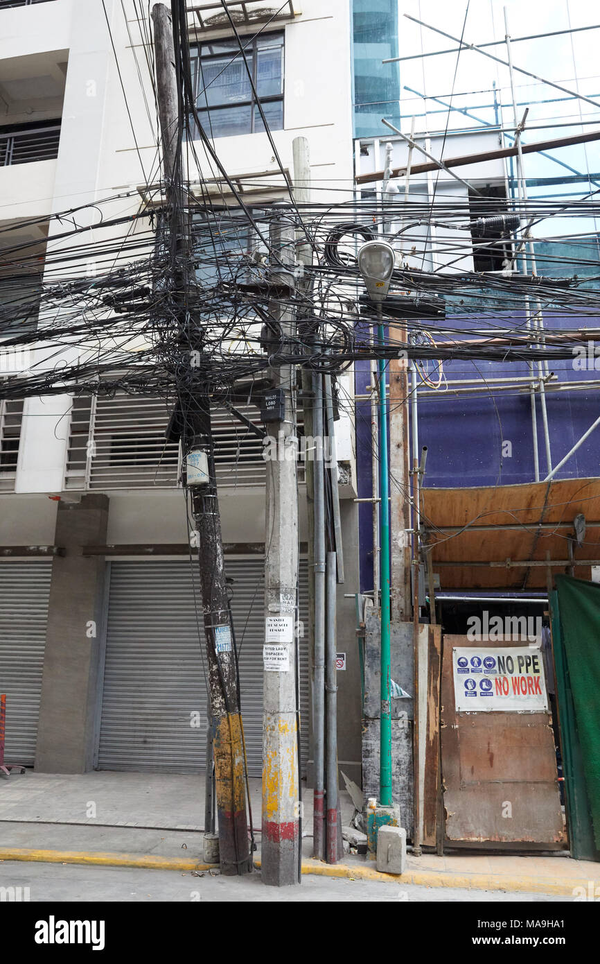 18 March 2018, Philippines, Manila: Posts with power cables in the ...