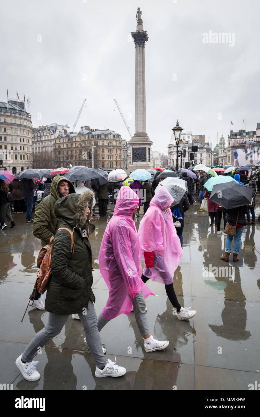 News weather column hi-res stock photography and images - Alamy