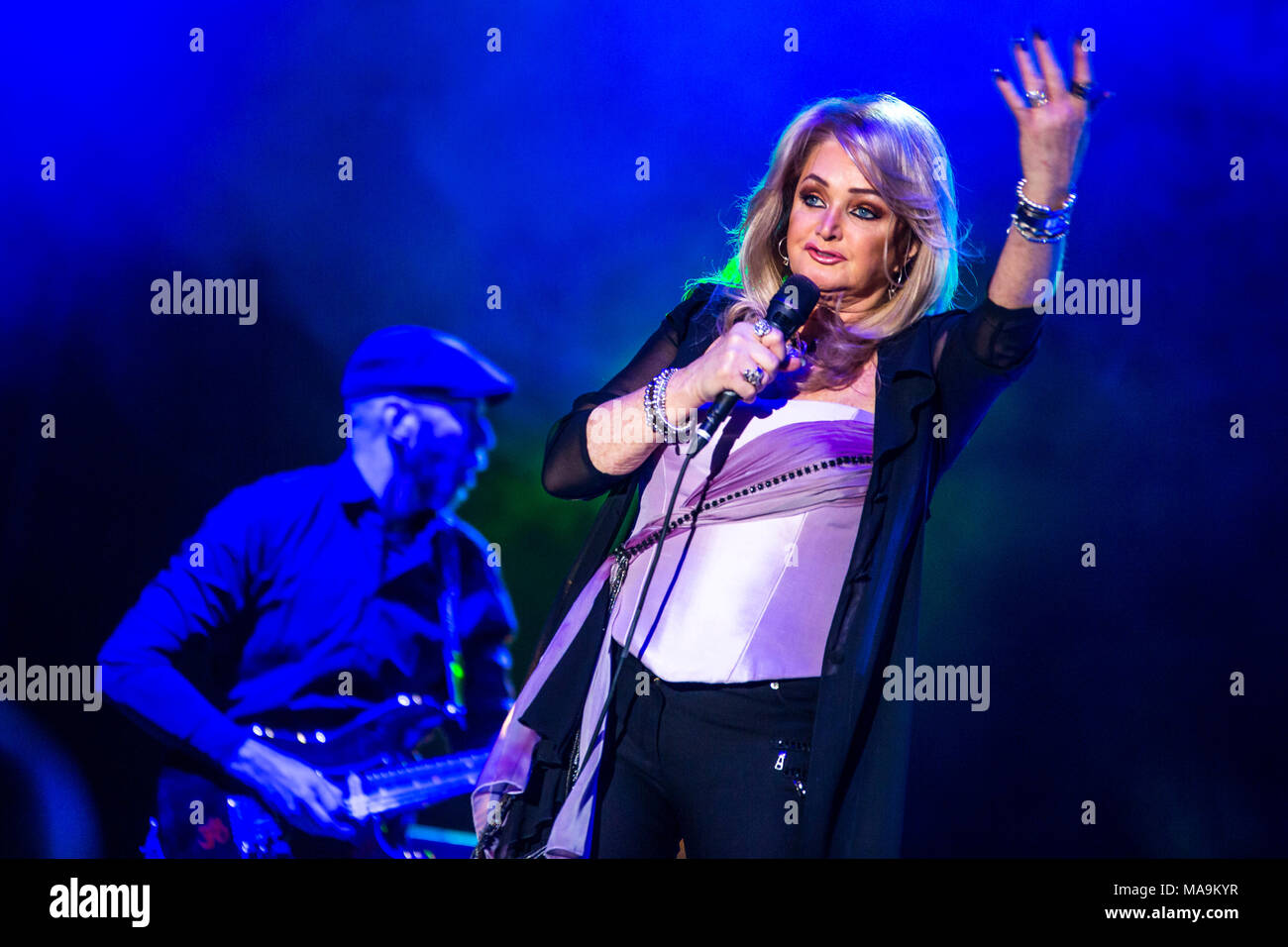 Bonnie tyler welsh singer hi-res stock photography and images - Alamy