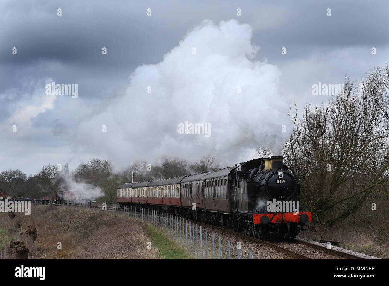 Steam locomotive train 5619 gets up a full head of steam on the Nene ...