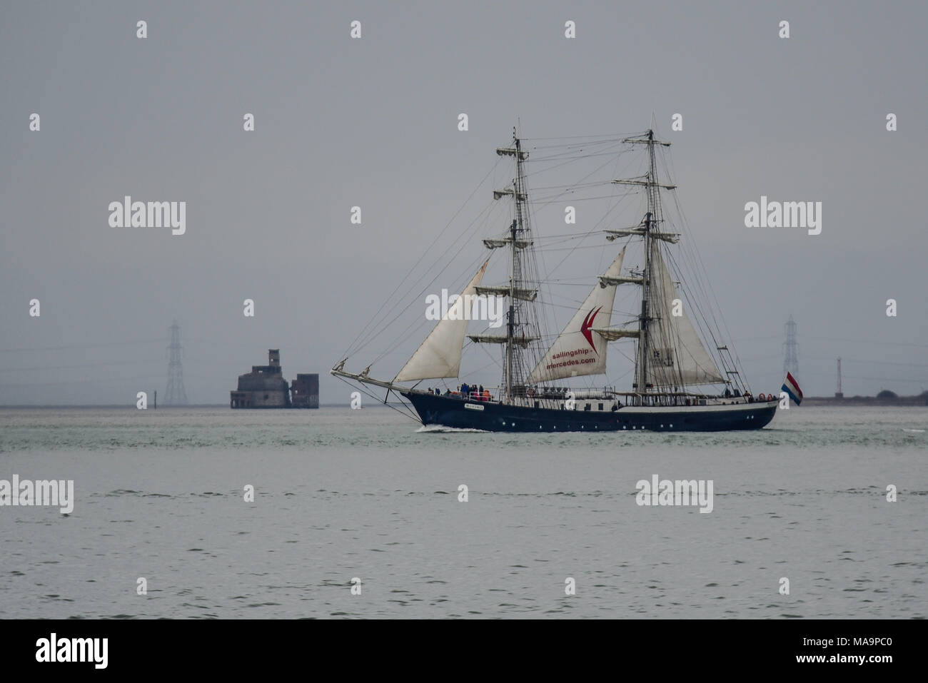 Sailing ship Mercedes carrying out passenger trips in the Thames ...