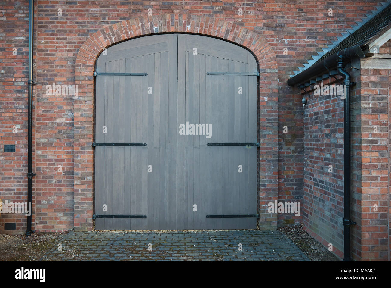 Red steel gates hi-res stock photography and images - Alamy