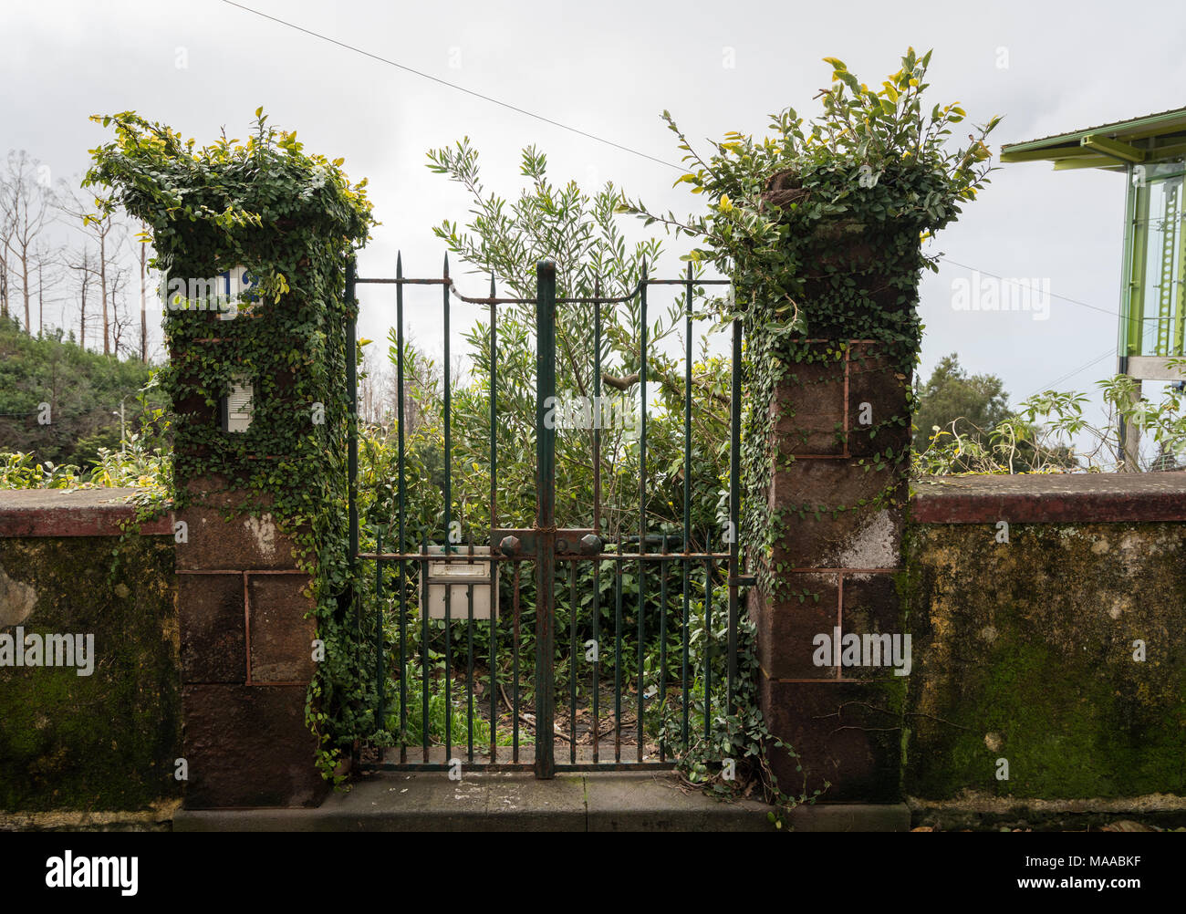 Abandoned gates hi-res stock photography and images - Alamy