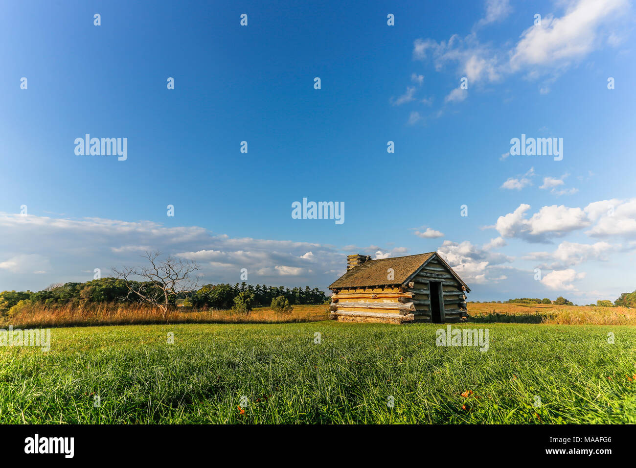 Revolutionary war log cabin hi-res stock photography and images - Alamy