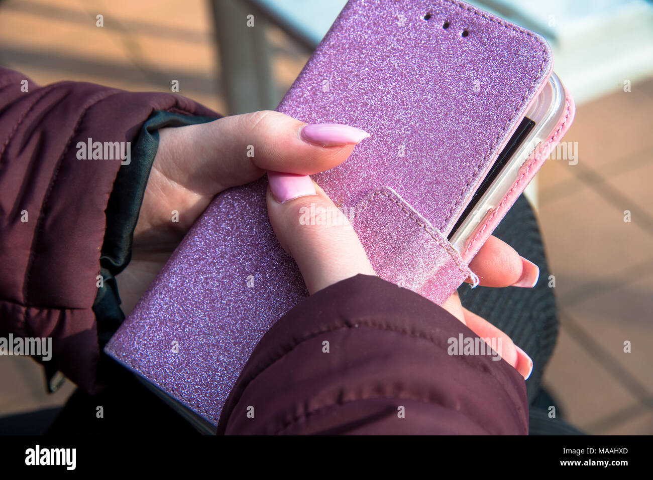 Hands with pink nails holding pink mobile phone Stock Photo - Alamy
