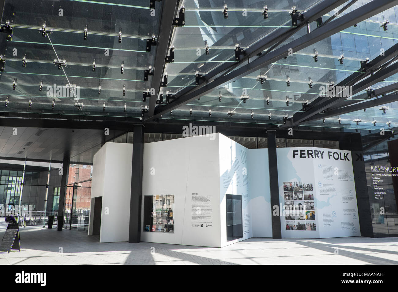 Open gallery space hi-res stock photography and images - Alamy