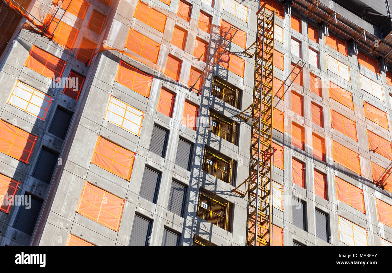 Crane lifting block hi-res stock photography and images - Alamy