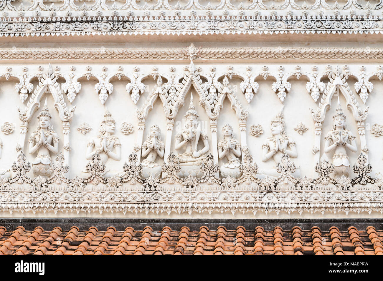 Detail of the carvings on the exterior of Wat Mahathat, Phetchaburi ...