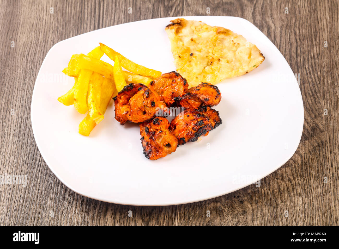 Indian traditional cuisine - Tandoori chicken with naan Stock Photo - Alamy