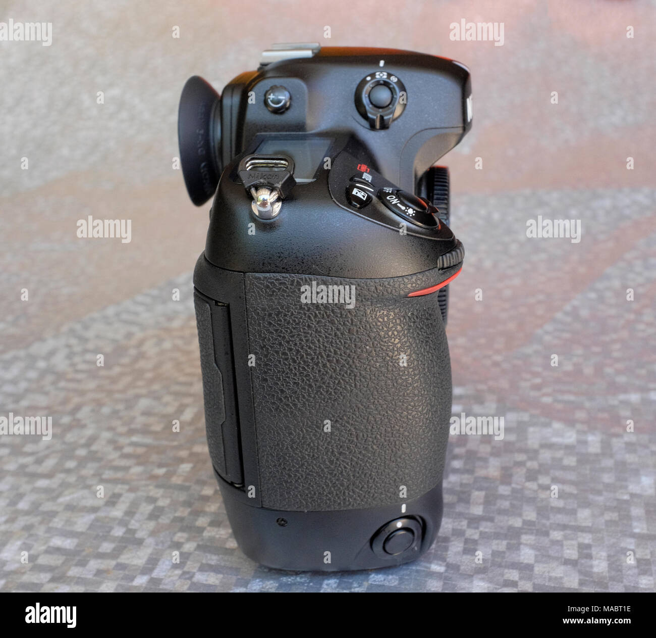 nikon d2x digital single lens reflex camera body in black Stock Photo ...