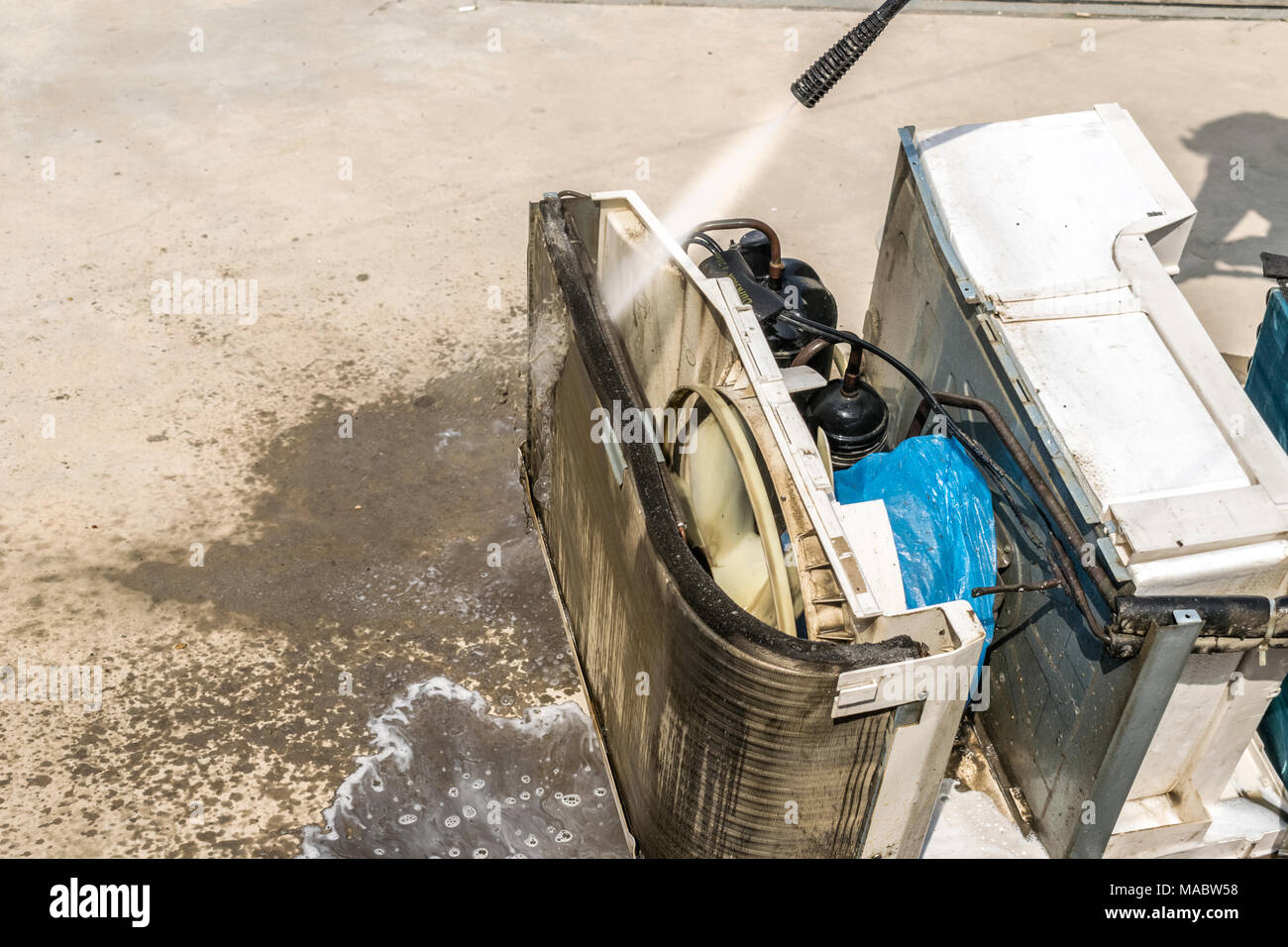 Ac cleaning water gun hi-res stock photography and images - Alamy