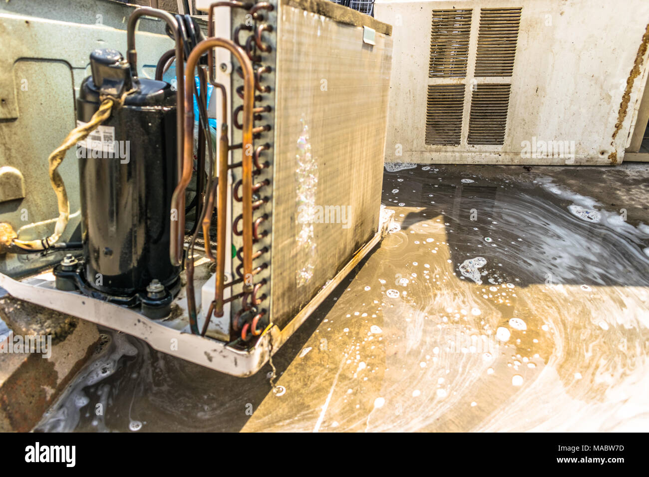 Ac cleaning water gun hi-res stock photography and images - Alamy