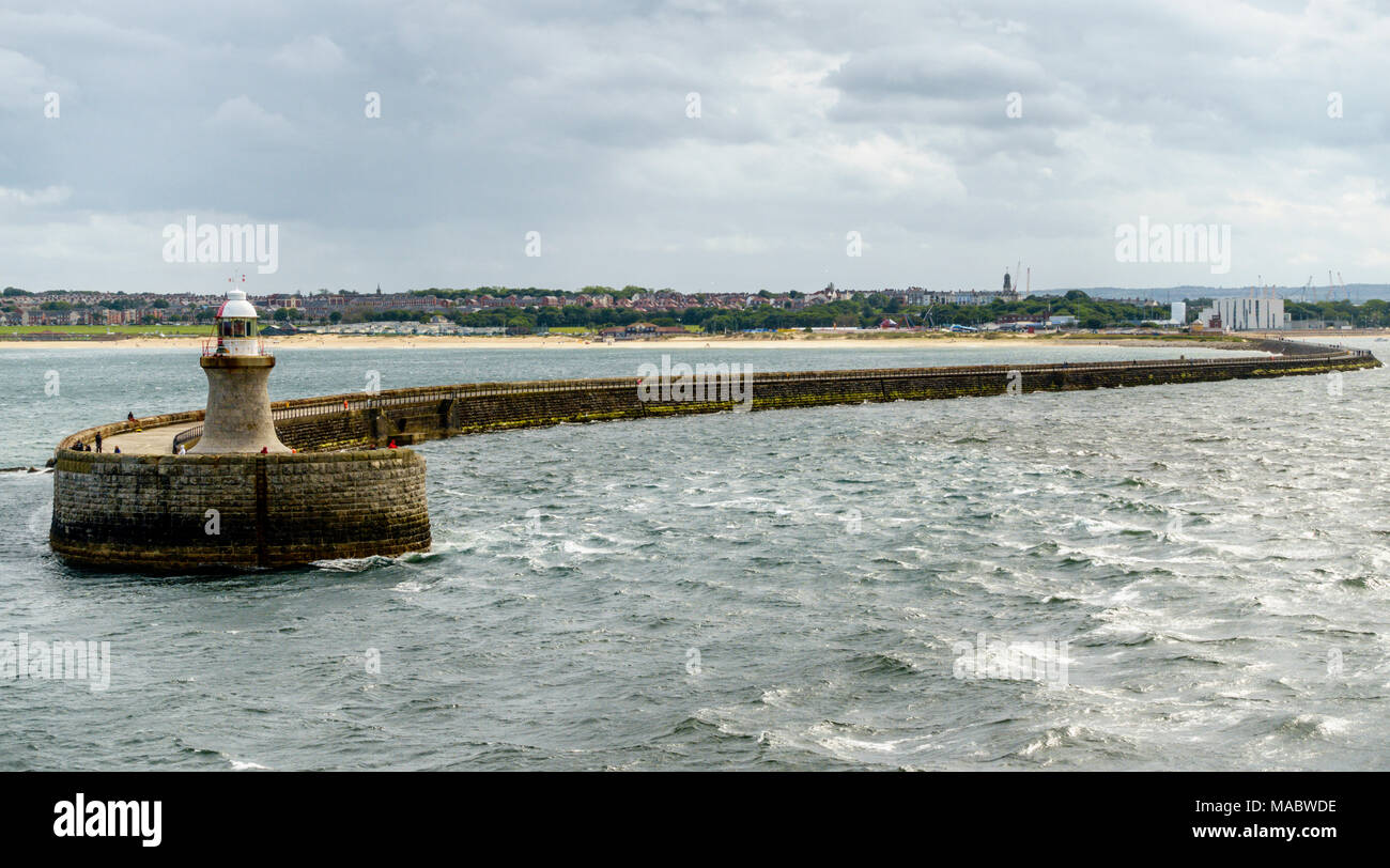 The lighthouse on the north pier of the Tyne South Shields, England ...
