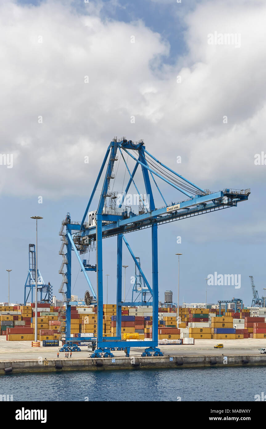 Side boom cranes hi-res stock photography and images - Alamy