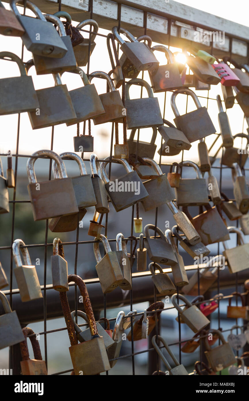 Lovers lock their locks to a chain link fence Stock Photo - Alamy
