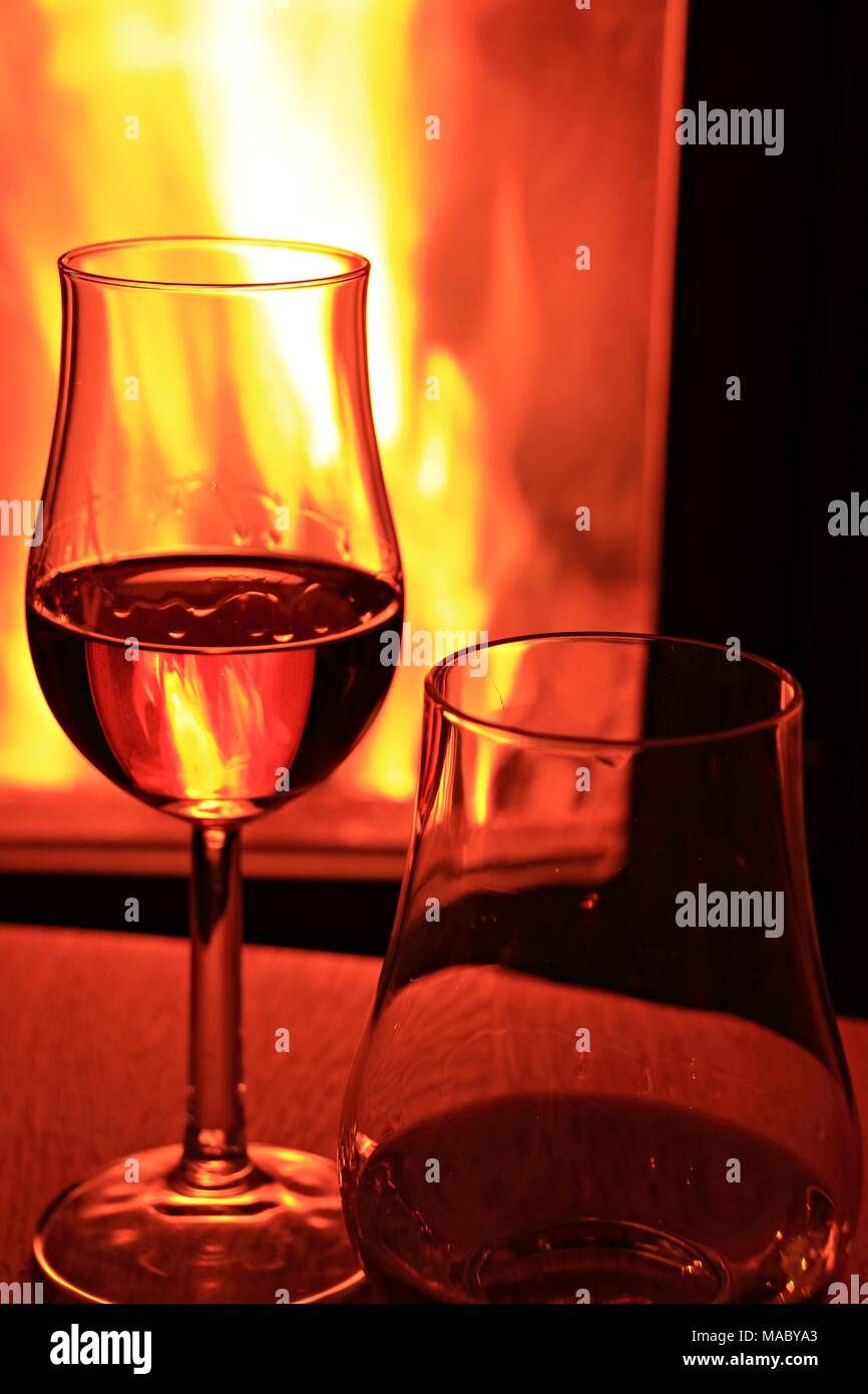 Whisky fire bar hi-res stock photography and images - Alamy
