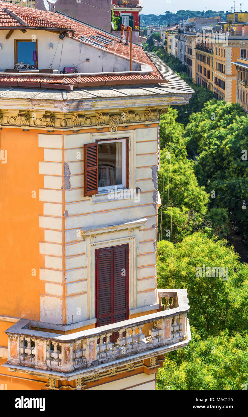 Windows city rome hi-res stock photography and images - Alamy