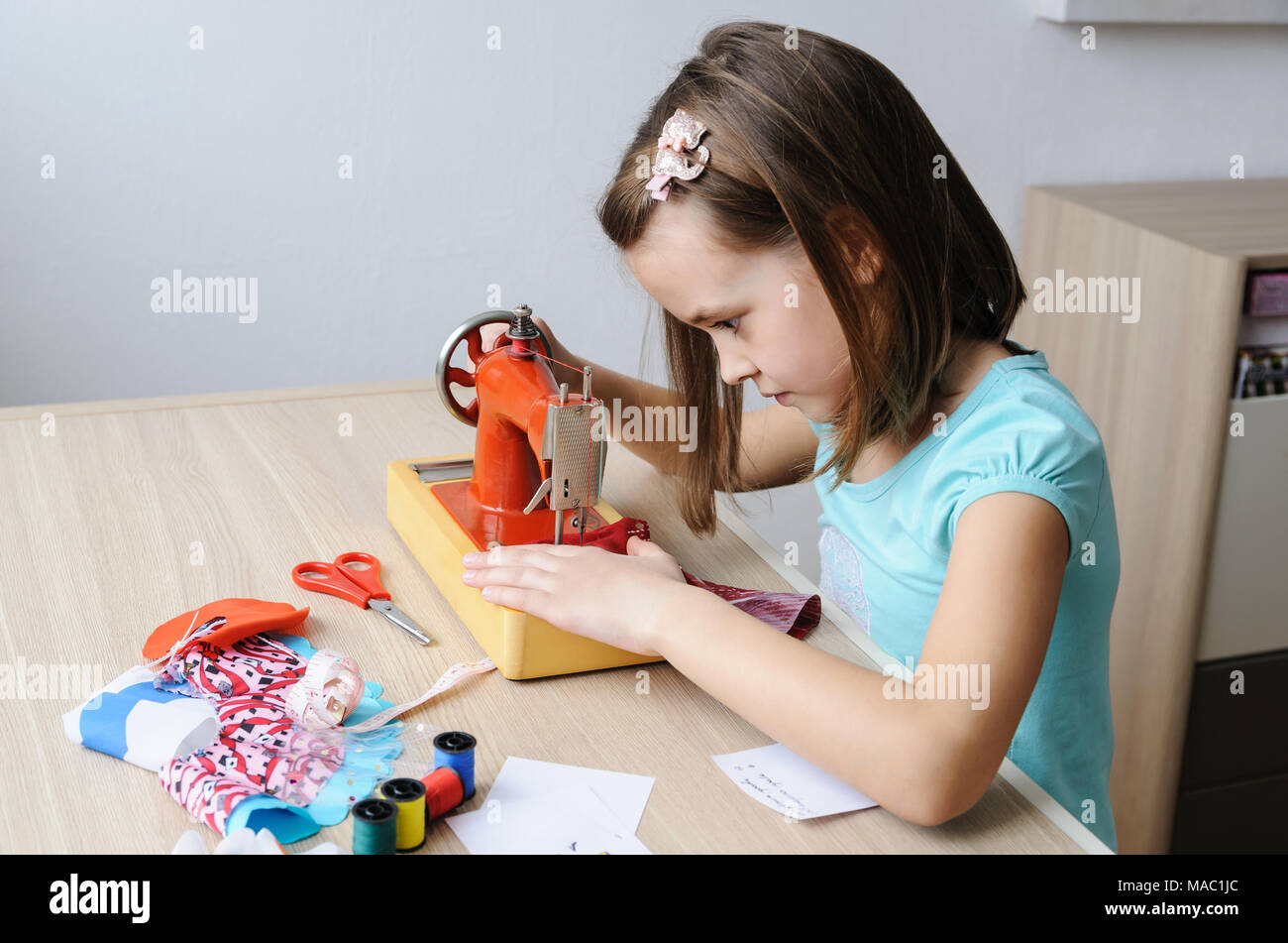 Child girl sewing machine hi-res stock photography and images - Alamy