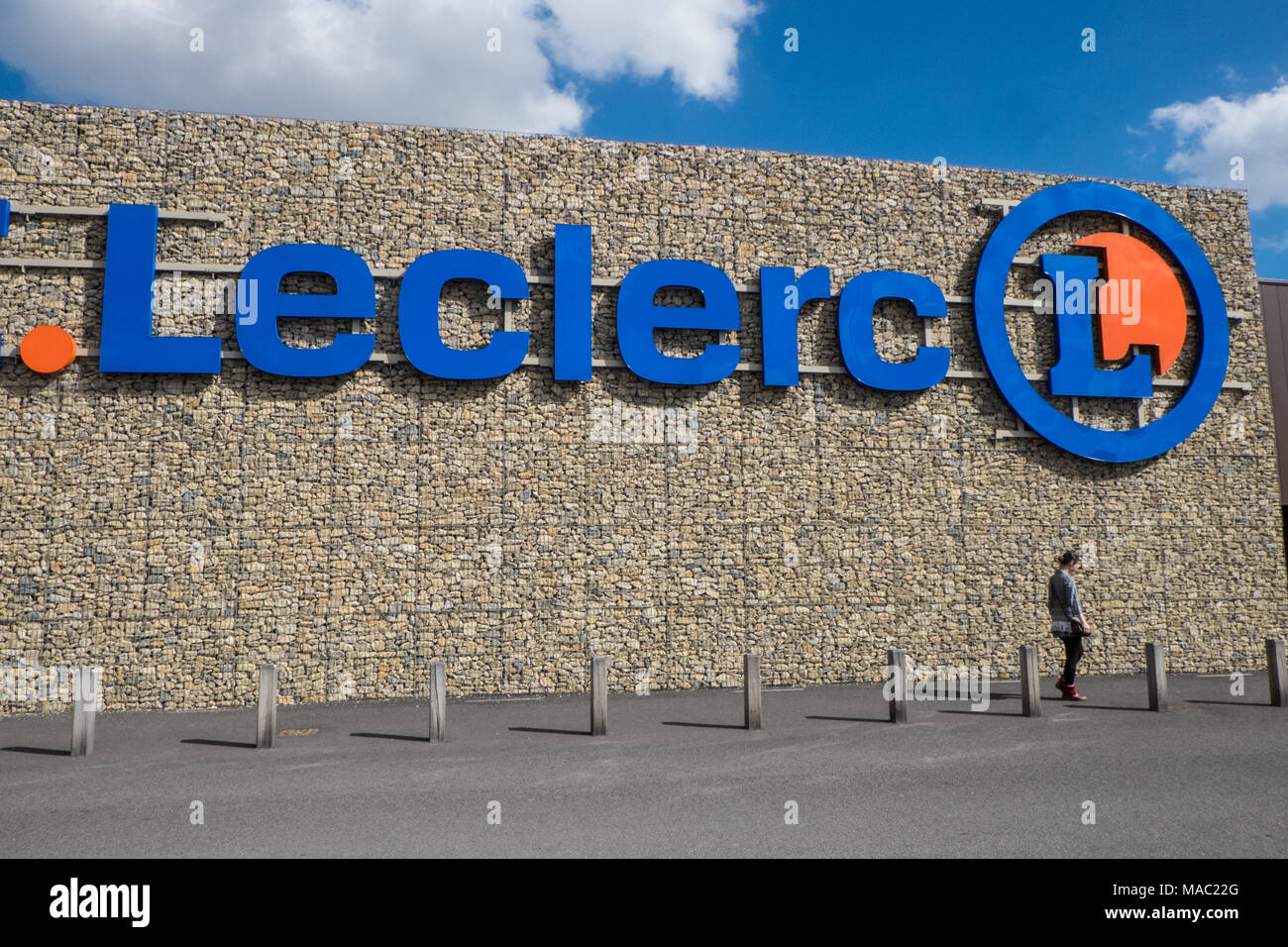 Hyper market hi-res stock photography and images - Alamy