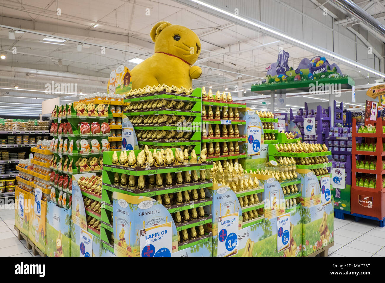 Lindt chocolate bunnies hi-res stock photography and images - Alamy