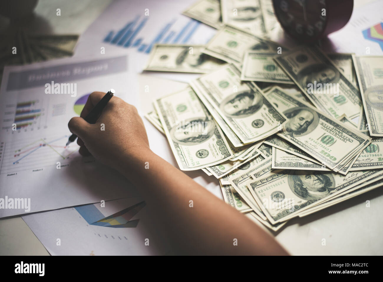 Usd chart hi-res stock photography and images - Alamy