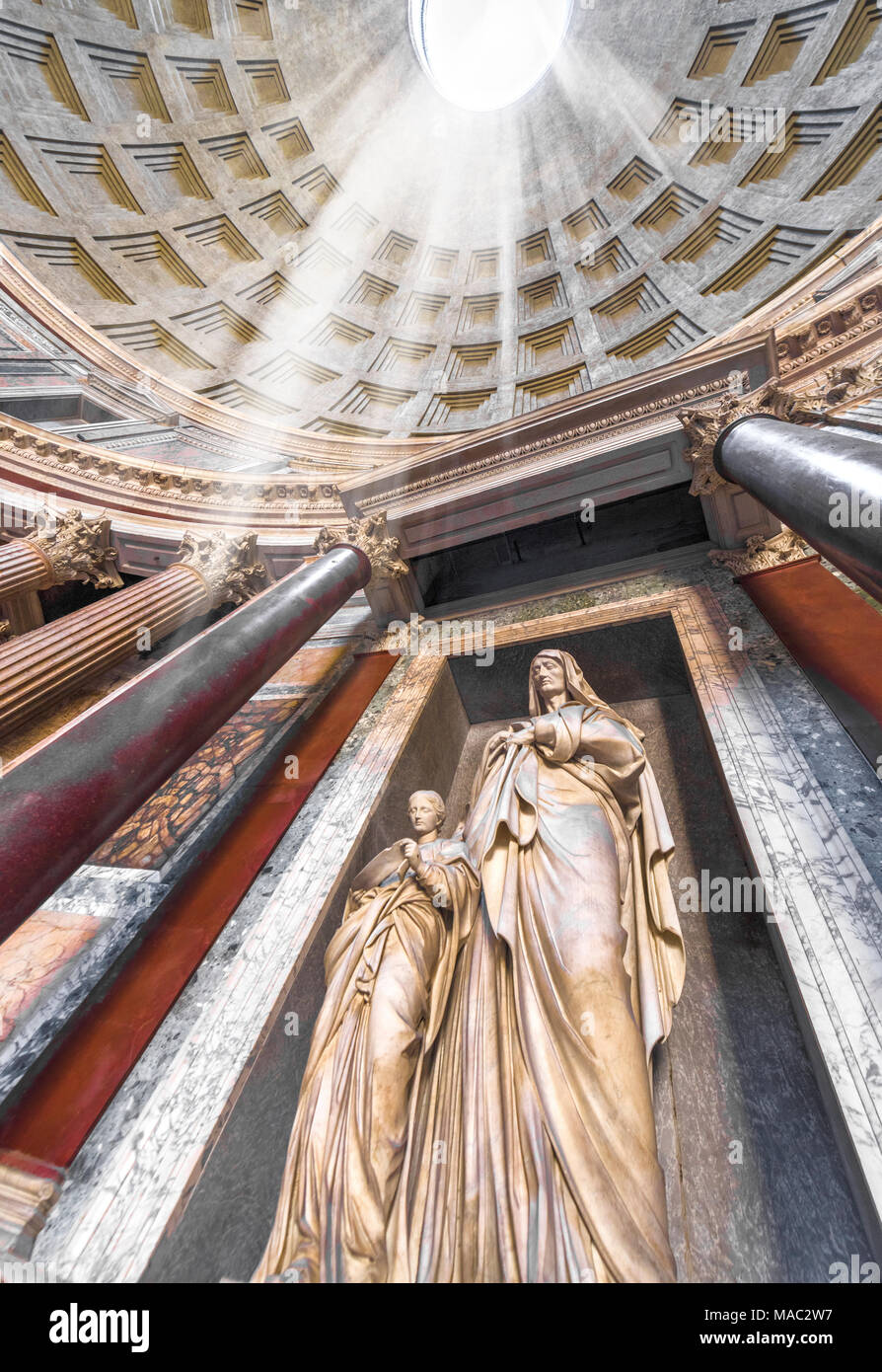 Visiting city Pantheon. Rome, Italy Stock Photo - Alamy