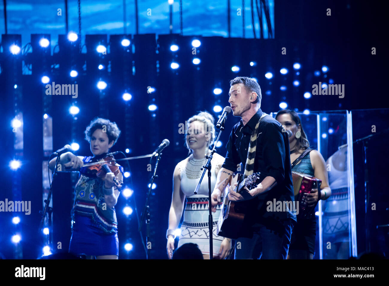 Get inuit band hi-res stock photography and images - Alamy
