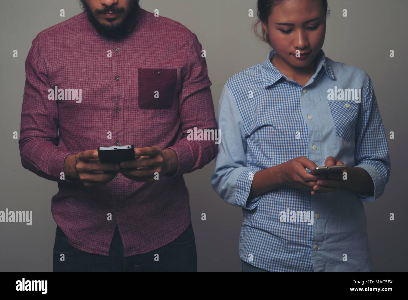 Phone send text messages typing hi-res stock photography and images - Alamy