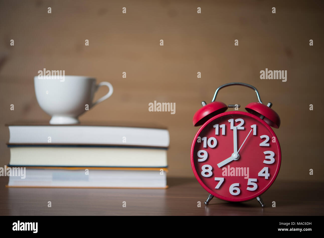 8am clock hi-res stock photography and images - Alamy