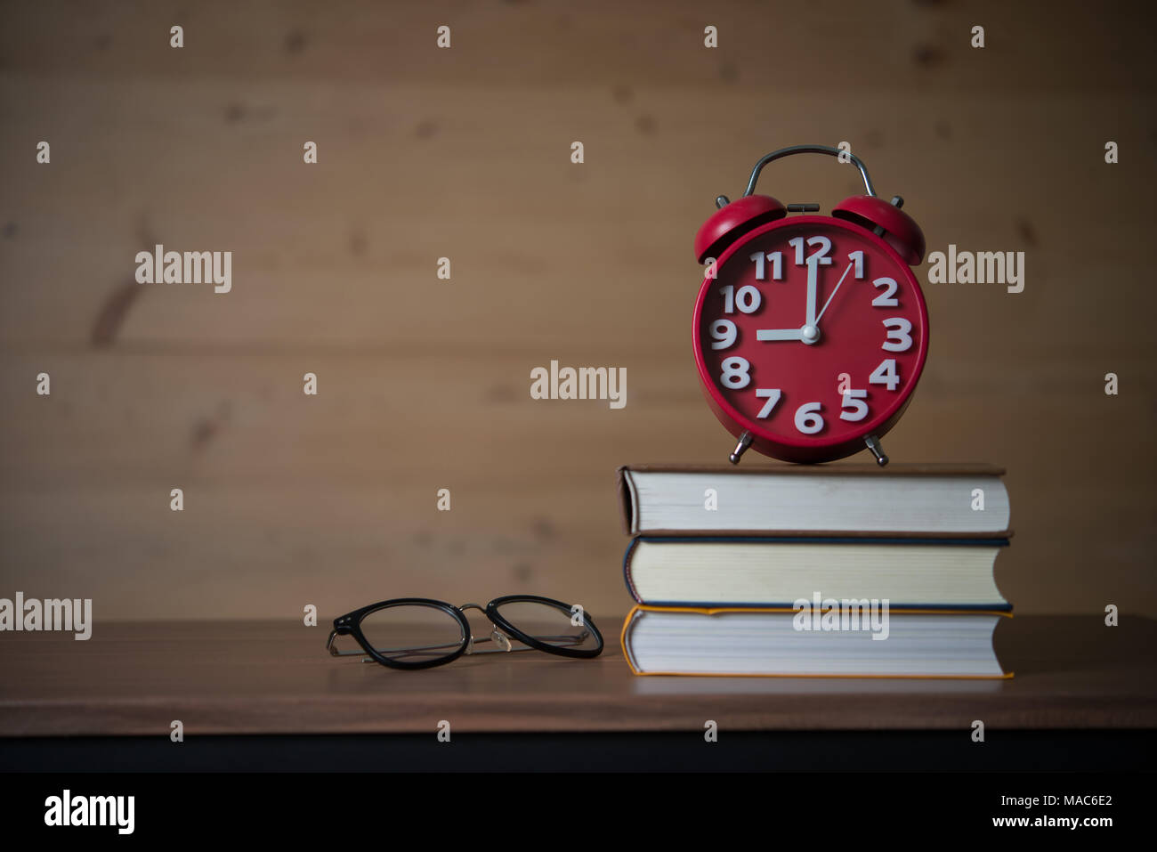 9am clock hi-res stock photography and images - Alamy