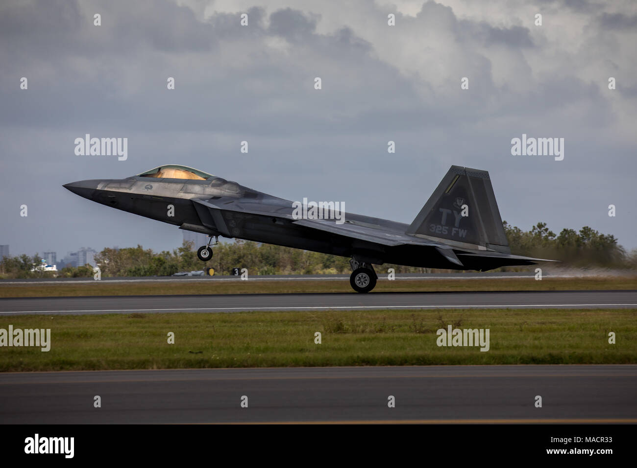 Lockheed Martin F22 Raptor High Resolution Stock Photography and Images ...