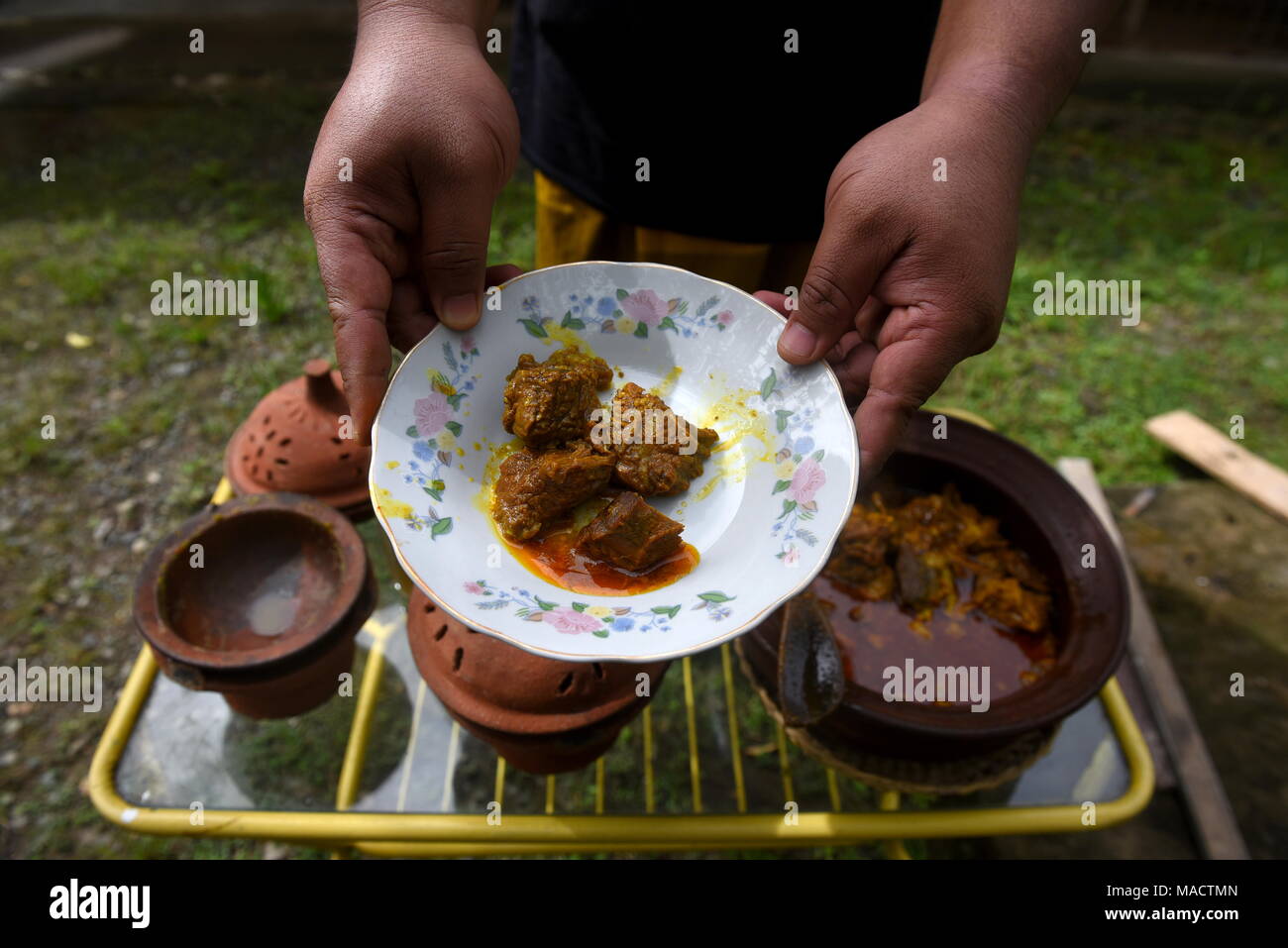 Cooking hot & spicy meat curry in clay pot Stock Photo - Alamy